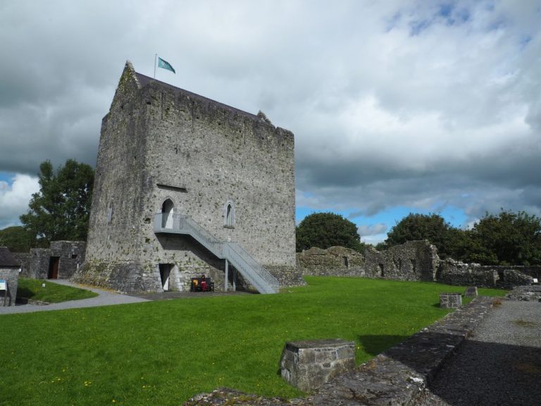 All about tower houses in Ireland with tips for visiting - Rachel's ...