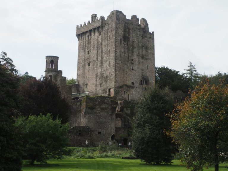 All about tower houses in Ireland with tips for visiting - Rachel's ...