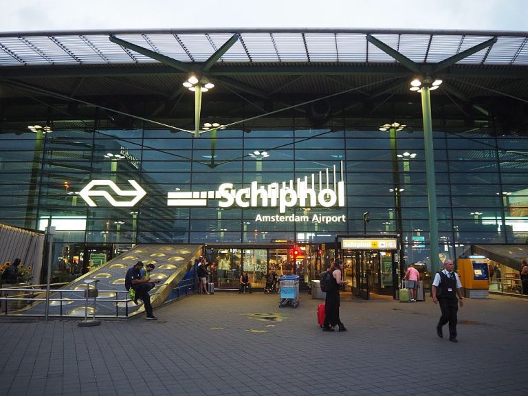 Finding your way in Schiphol Airport Amsterdam - Rachel's Ruminations